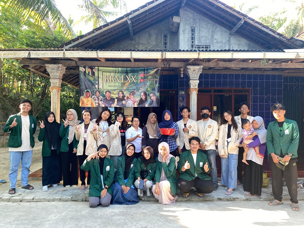 PELATIHAN PEMBUATAN MINUMAN JAHE SERUNI INSTAN BERSAMA KELOMPOK WANITA ...